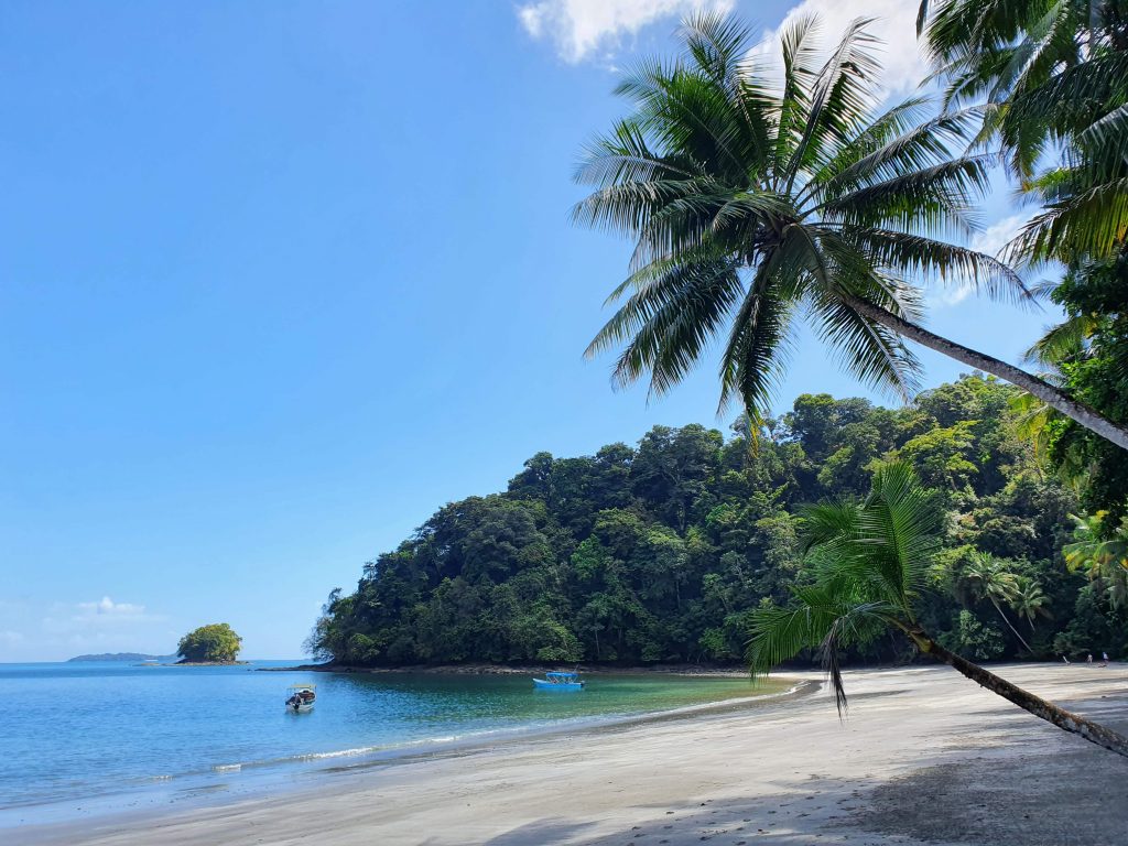 Viajar a las Islas Paridas, Bolaños y Gaméz, Panamá | Viajar de mochilero